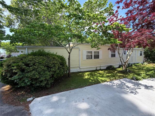 658 Sound Avenue E 10