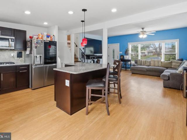 658 Villa Avenue E
