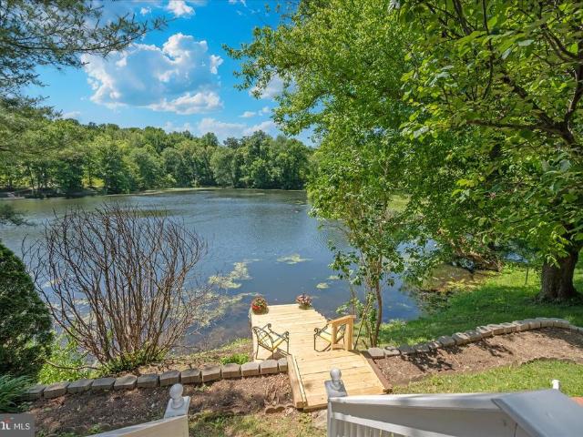 6594 Hemlock Point Road