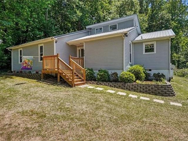 6594 Riverwood Rd, Walkertown, NC 27051