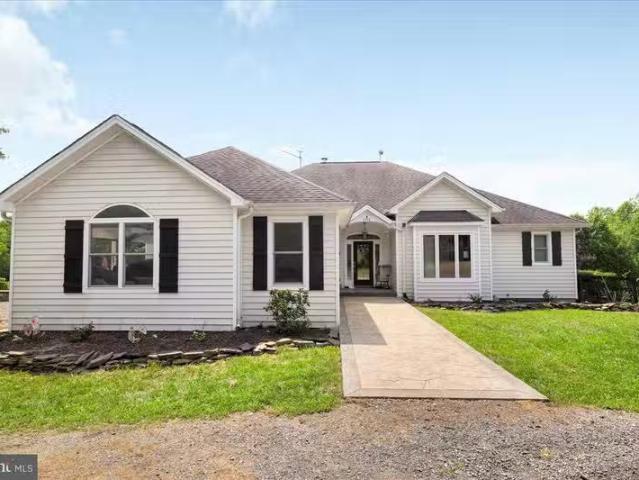 6598 GREAT DANE CT, MARSHALL, VA 20115 Single Family Residence.