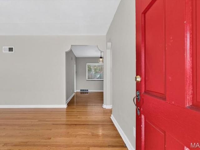 659 Deerhurst Dr, Saint Louis, MO 63119
