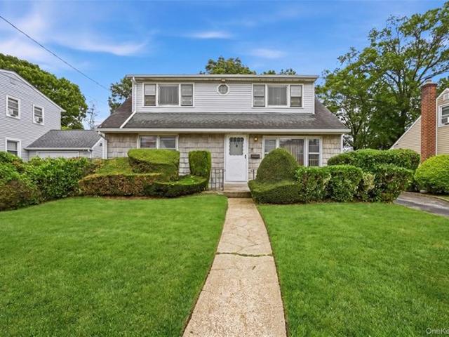 659 Diellen Ln, Elmont, NY 11003