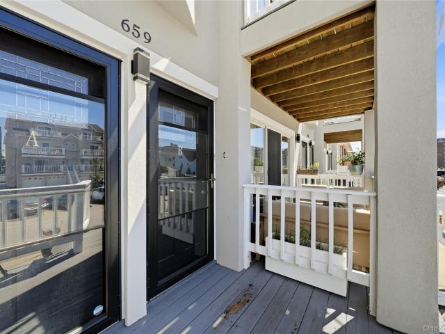 659 E Broadway B