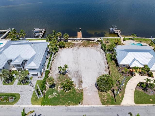 659 Key Royale Dr, Holmes Beach, FL 34217 | MLS #A4663 | Compass