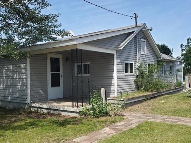 659 Prairie St, Clare, MI 48617