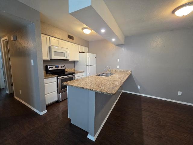 659 Redwood Avenue 759 #1