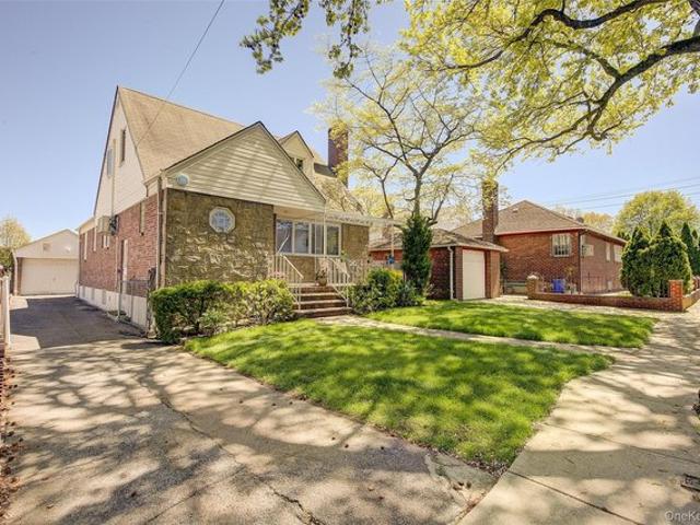 65 47 th St, Fresh Meadows, NY 11365