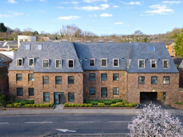 65 69 London Road, High Wycombe HP11, 1 bed flat to rent, £1,250 pcm | PrimeLocation