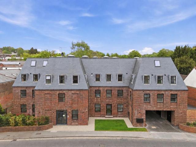 65 69 London Road, High Wycombe HP11, 1 bed flat to rent, £1,350 pcm | PrimeLocation
