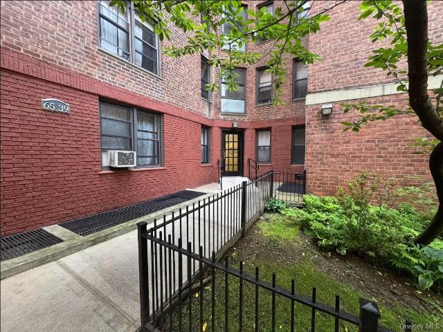 65 39 th Street E6