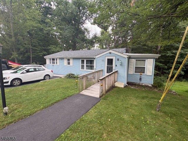 65 Upper Lake Dr, Wantage Township, NJ 07461