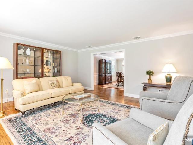 65 W Walnut Street