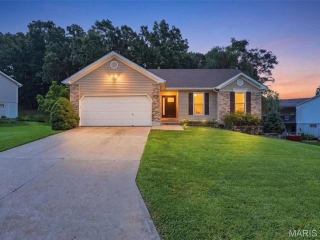 65 Adventura Dr, Festus, MO 63028