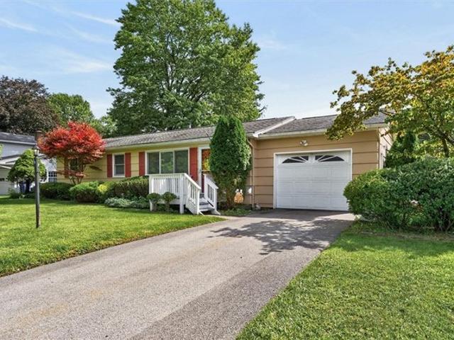 65 Brentwood Ln, Fairport, NY 14450