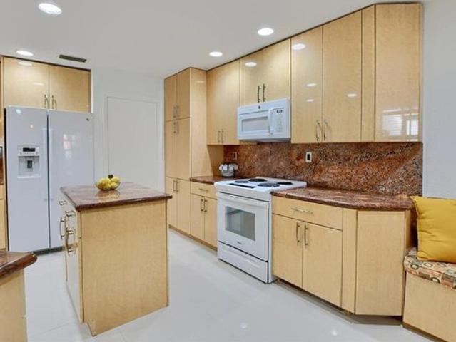 65 Centennial Ct, Deerfield Beach, FL 33442