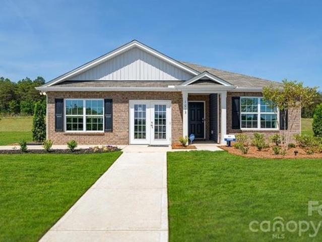 65 Creekwalk Ln, Waynesville, NC 28785