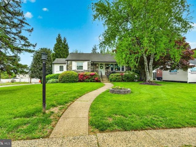 65 Delia Dr, Broomall, PA 19008