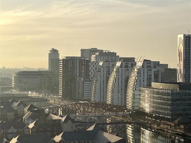 65 Furness Quay, Salford, M50 1 bed apartment to rent £1,000 pcm £231 pw