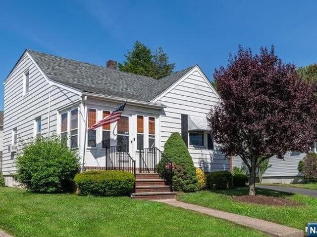 65 Harding Ave, Totowa, NJ 07512