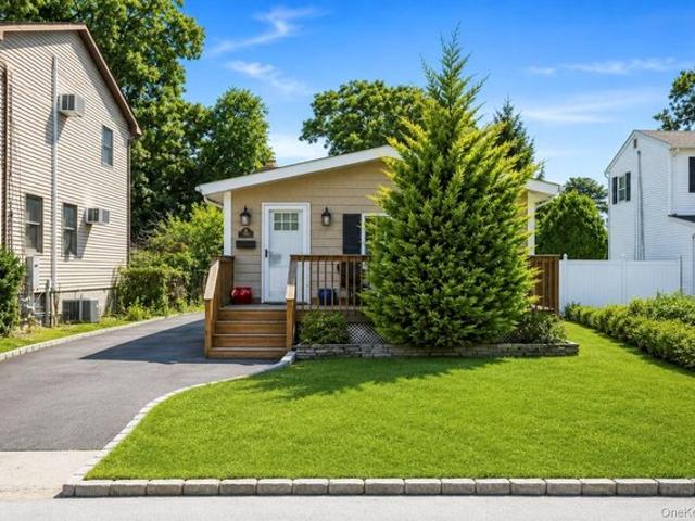 65 Hawthorne Ave, West Babylon, NY 11704