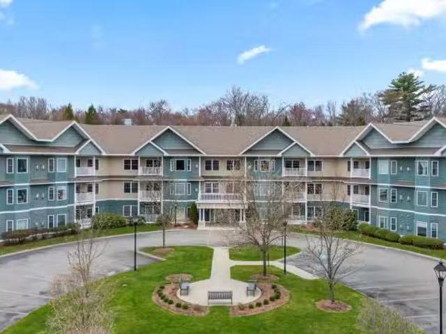 65 Hawthorne Dr #207, Bedford, NH 03110 MLS 5037603