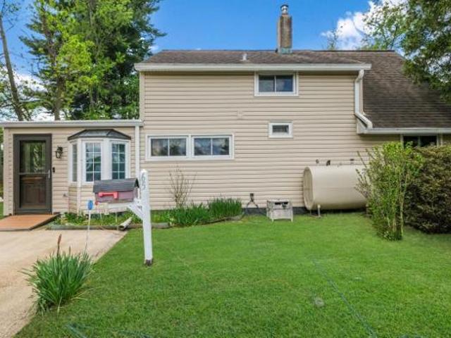 65 Inwood Rd, Levittown, PA 19057