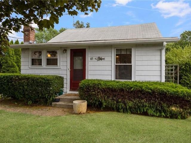 65 King Phillip St, Portsmouth, RI 02871
