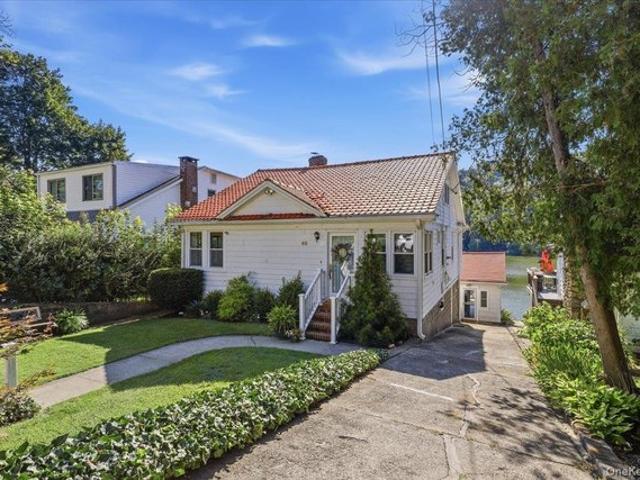 65 Lake Dr, Lake Peekskill, NY 10537