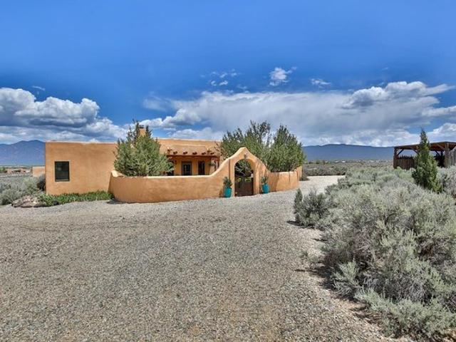 65 Las Tusas Rd, Ranchos de Taos, NM 87557