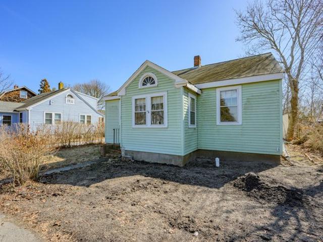 65 Louis St, Hyannis, MA 02601