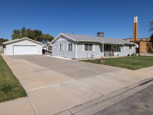65 N Clark St, Green River, UT 84525