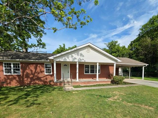 65 N Helms St, Lexington, TN 38351