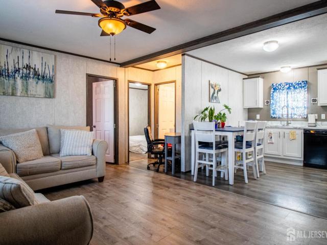 65 Oakdale Village