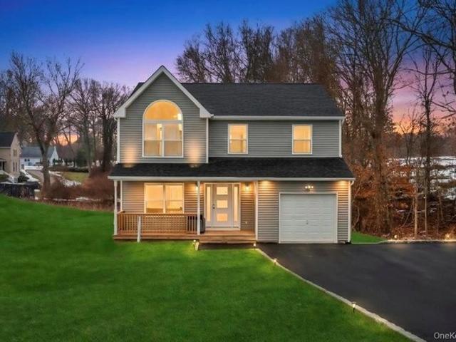 65 Ozark St, Ronkonkoma, NY 11779
