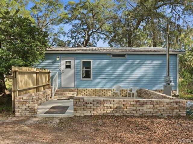65 Park St, Inglis, FL 34449