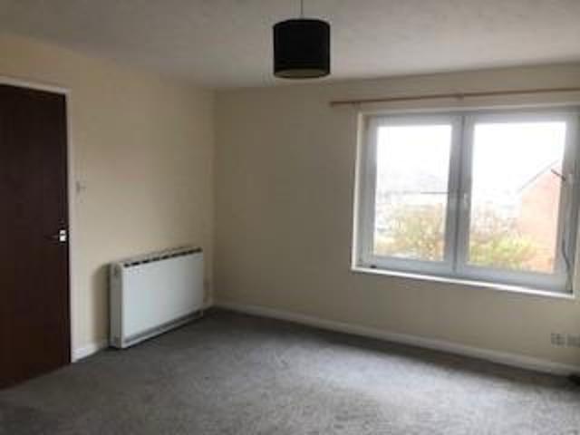65 Rowanbank Avenue, Dumfries 1 bed flat to rent £575 pcm £133 pw