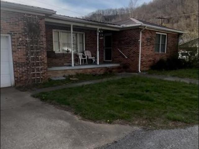 65 S Castle Dr, Thelma, KY 41260