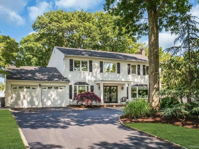 65 Shoreham Dr E, Dix Hills, NY 11746