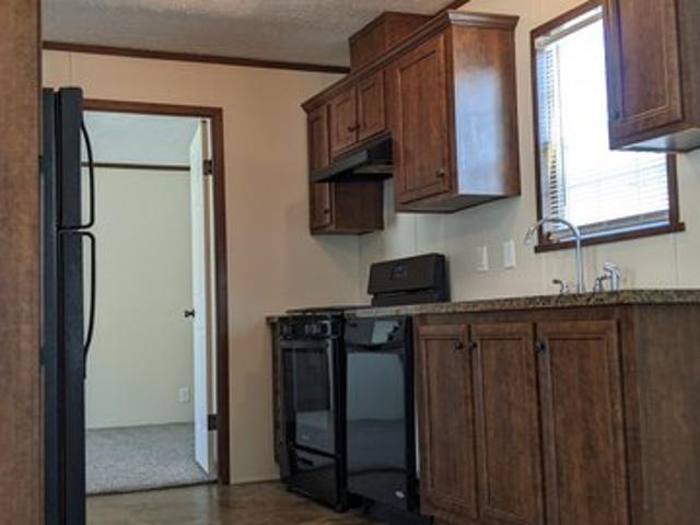 65 Southbrook St SE, Grand Rapids, MI 49548