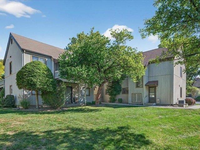 65 Sycamore Dr, Middletown, NY 10940