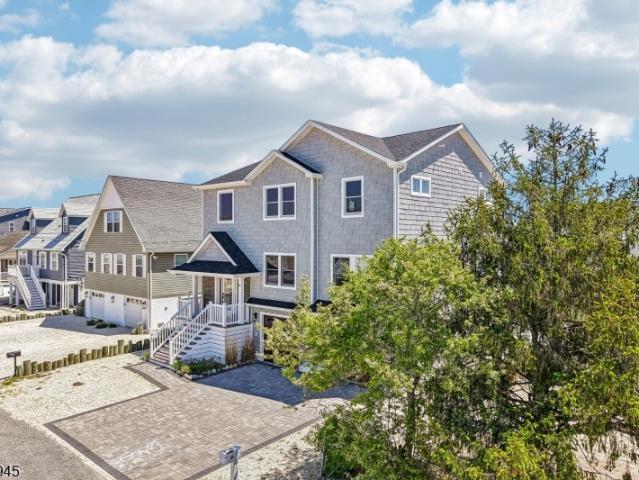 65 Sylvia Ln