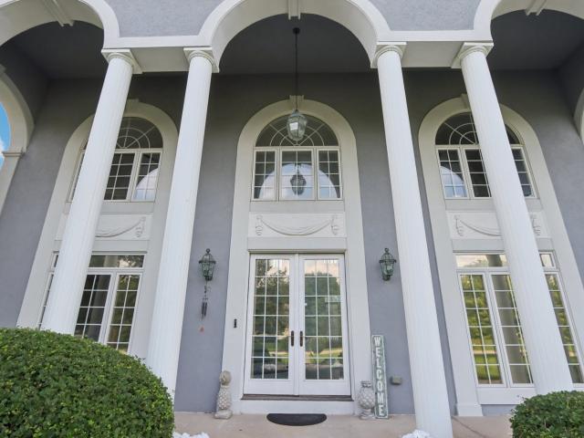6605 Oakwood Manor Drive