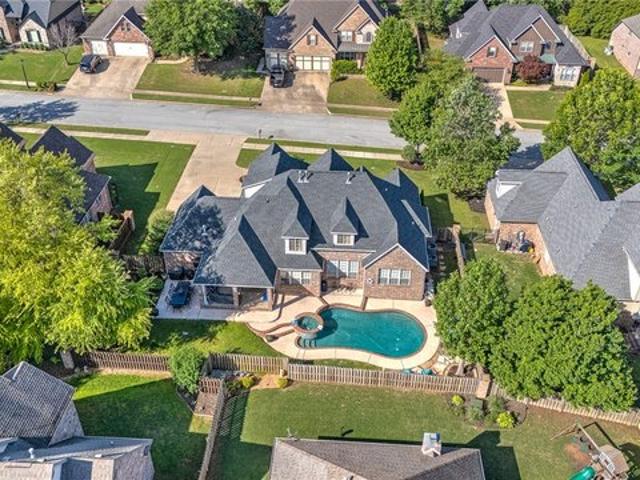 6605 S Willow Ridge Ln, Rogers, AR 72758