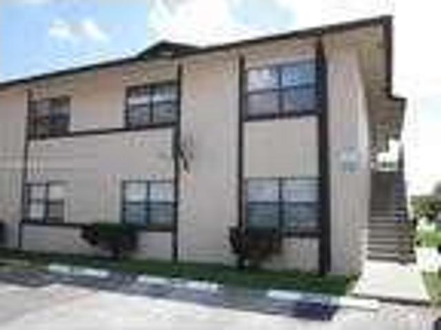 6605 26 Dr W #14, Hialeah, FL 33016