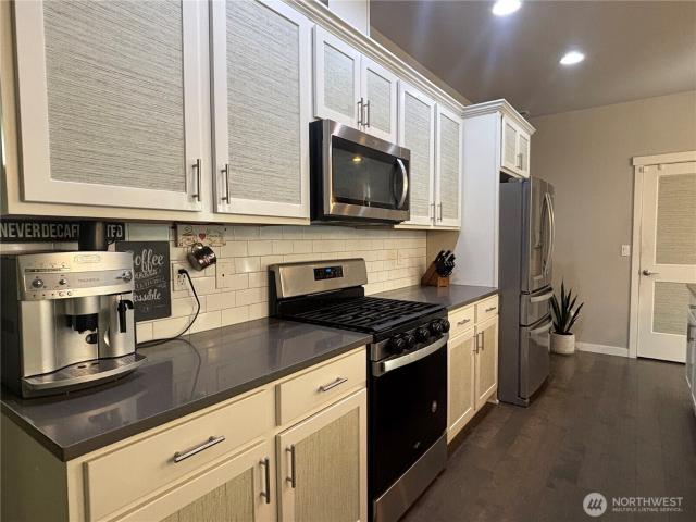 6606 Kayak Place NW