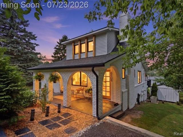 6606 Leytonstone Blvd, West Bloomfield Township, MI 48322