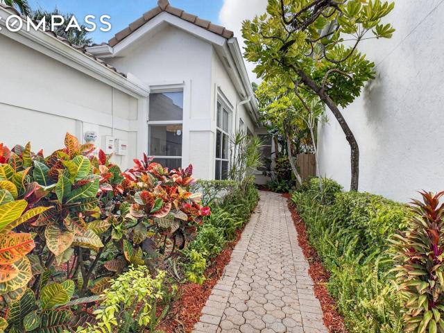 6607 NW 25th Way, Boca Raton, FL
