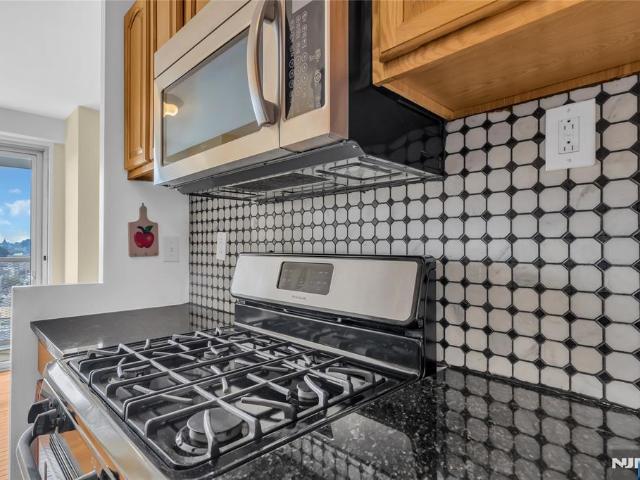 6600 Boulevard East # 11E