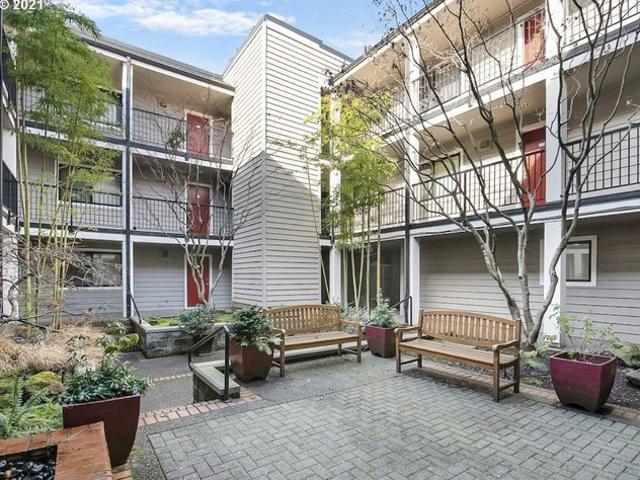 6600 SE Division St Apt 303, Portland, OR 97206
